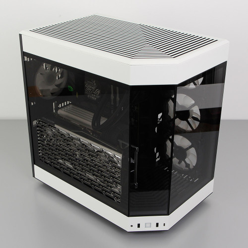 Hyte Y60 | Side Panel Lines | ColdZero