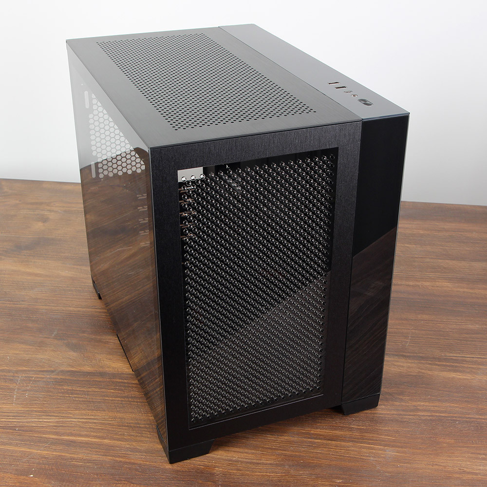 Lian-Li Dynamic Mini | Grill (Dots) Smoked | ColdZero